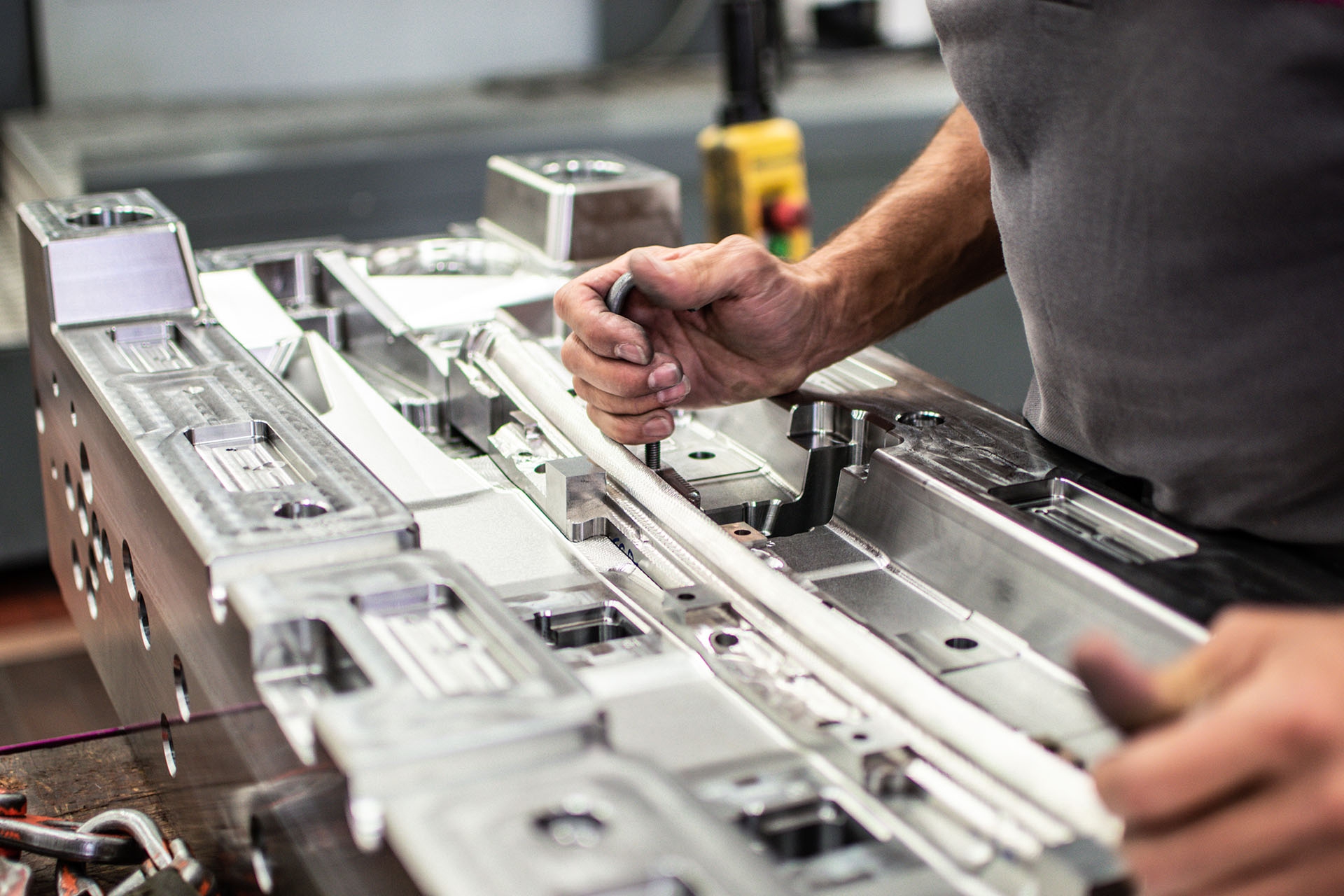 TJ Moldes - Moulds for Plastic Industry